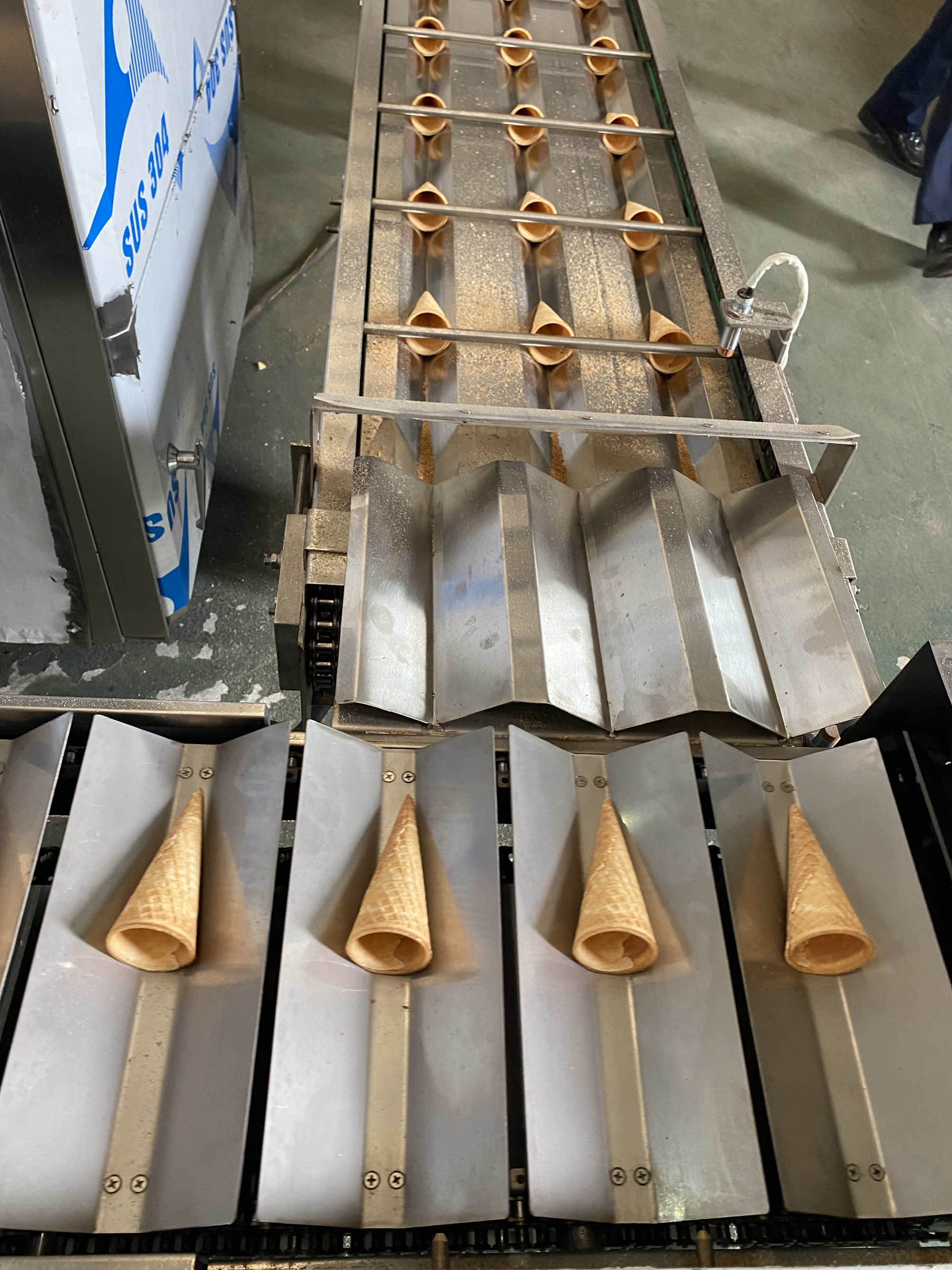 Ice Cream Cone Cooling Conveyors Stainless Steel